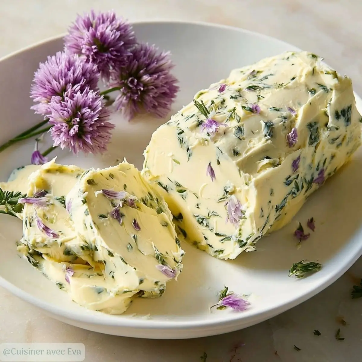 Beurre aux Fleurs de Ciboulette : Sublimez vos plats ! - Cuisiner Avec Eva