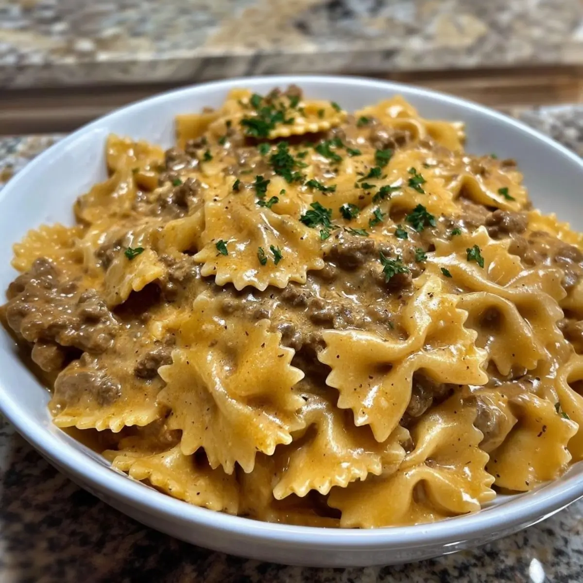Pâtes papillon à la viande hachée : un dîner savoureux! - Cuisiner Avec Eva