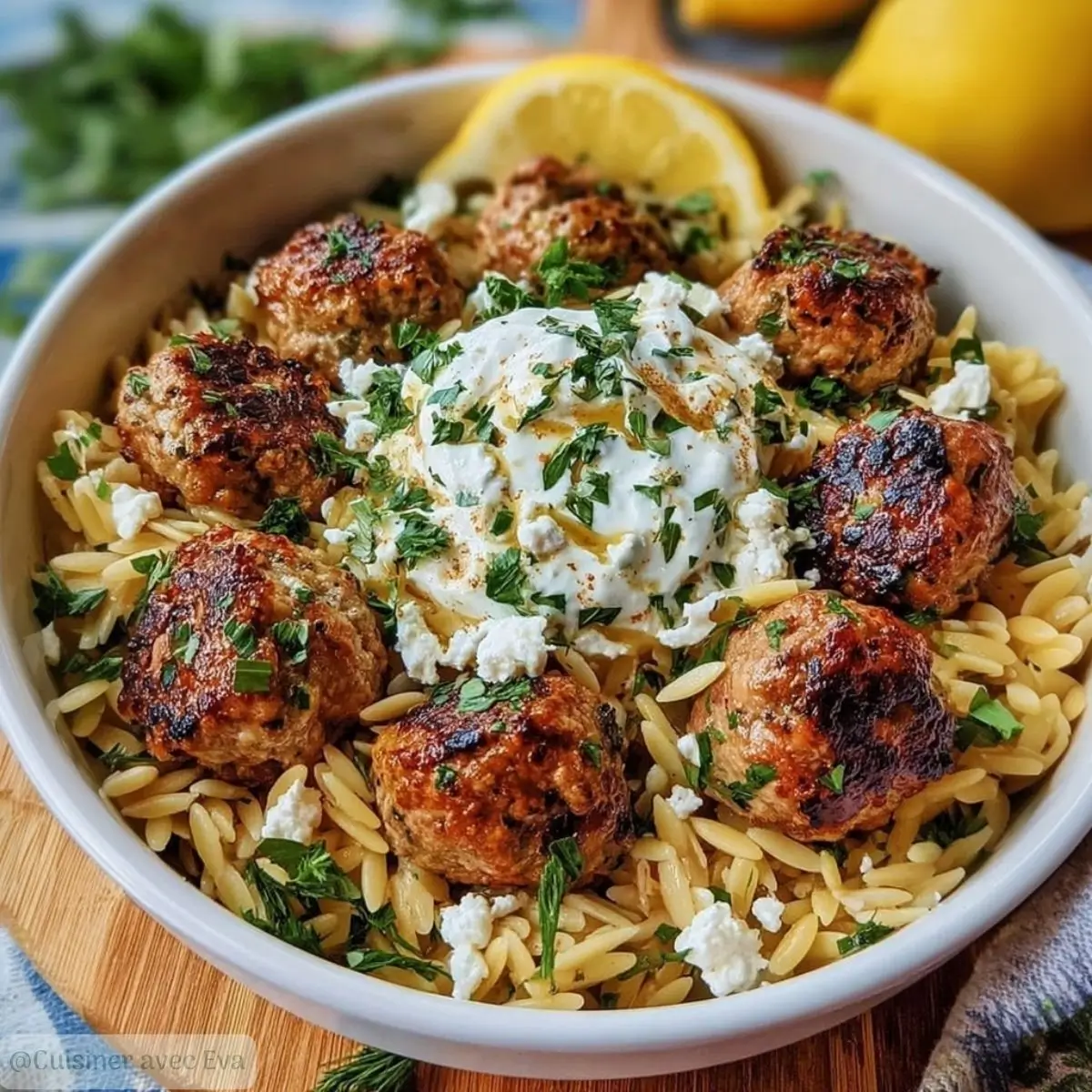 Boulettes grecques orzo citronné avec crème de feta – un délice ...